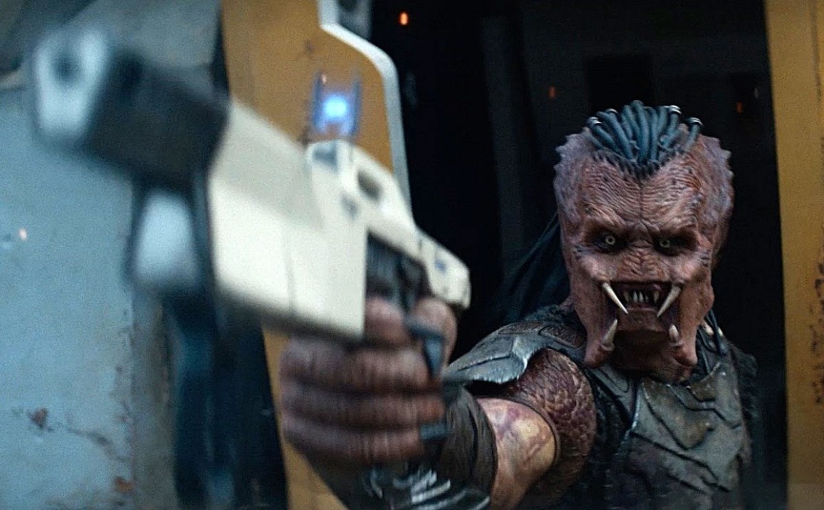 PREDATOR: BADLANDS - Dek Fights For Survival In First Clip From Dan ...