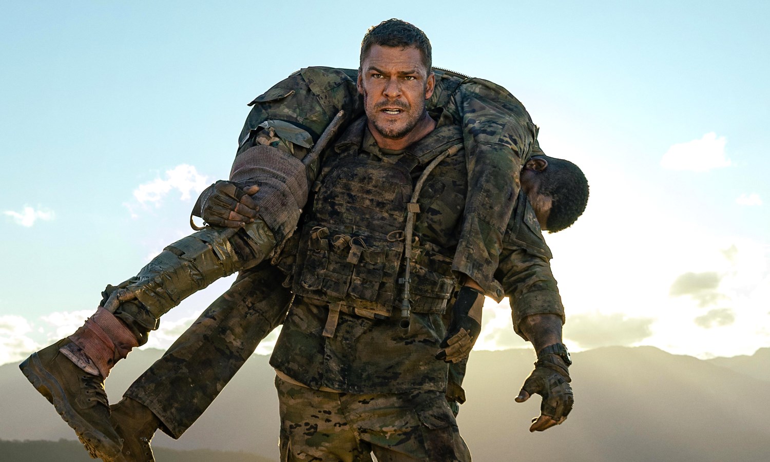 WAR MACHINE: Alan Ritchson's New Sci-Fi Thriller Is Now On Netflix ...